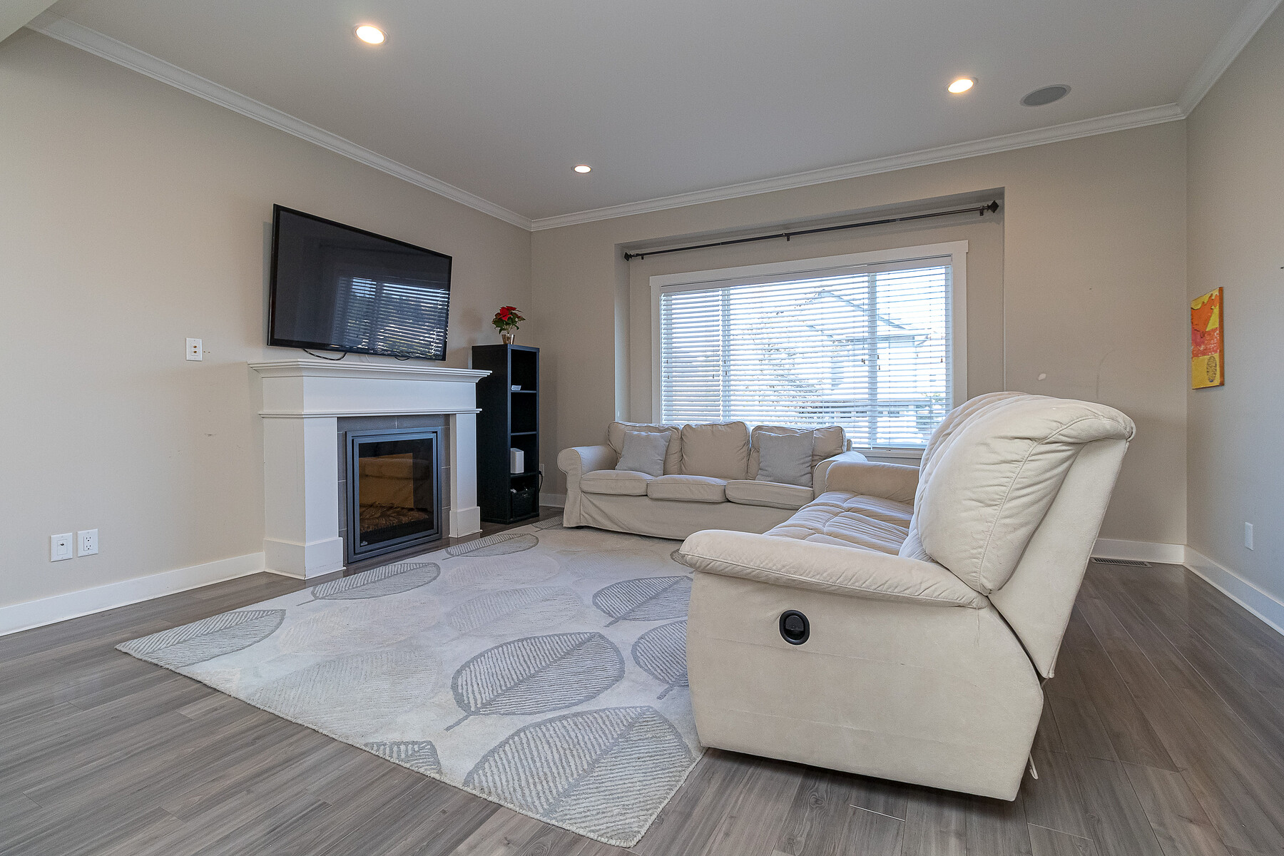 1247 Freshwater Cres - Multimedia Showcase