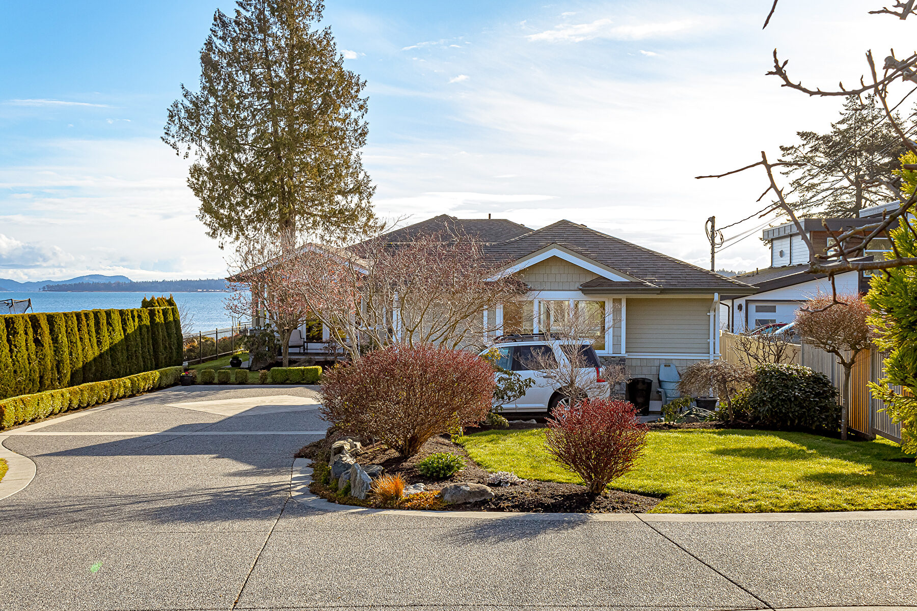 8709 Lochside Dr - Multimedia Showcase