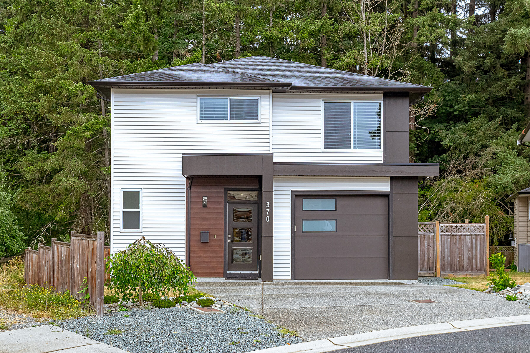 370 Vienna Pl - Multimedia Showcase